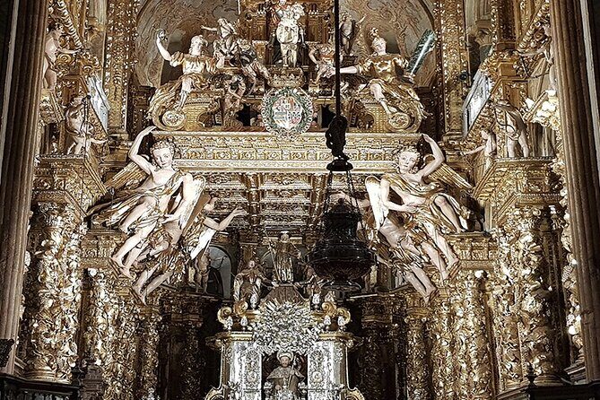 Guided Tour Santiago Cathedral, Museum and Old City - Key Points