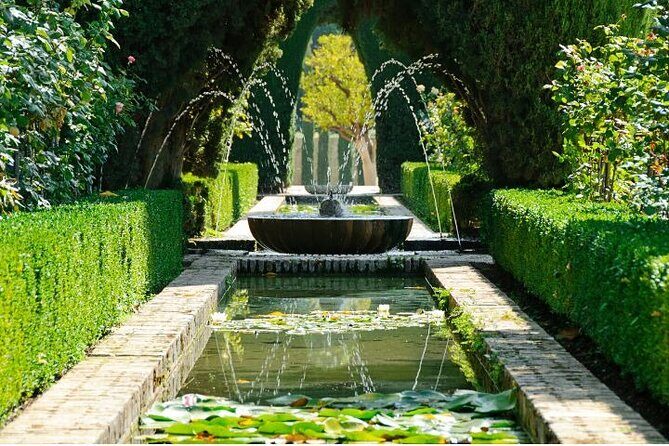 Guided tour to Alhambra with Generalife, Alcazaba and Carlos V - The Partal Palace: A Picture-Perfect End