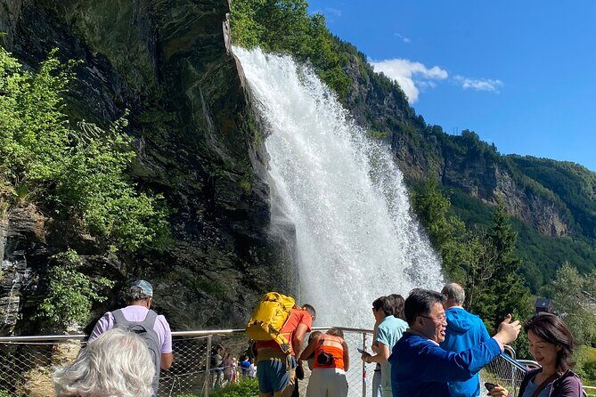 Guided tour to Hardanger Fjord, Waterfalls and Ferry Crossing - An Introduction to the Hardanger Fjord Tour