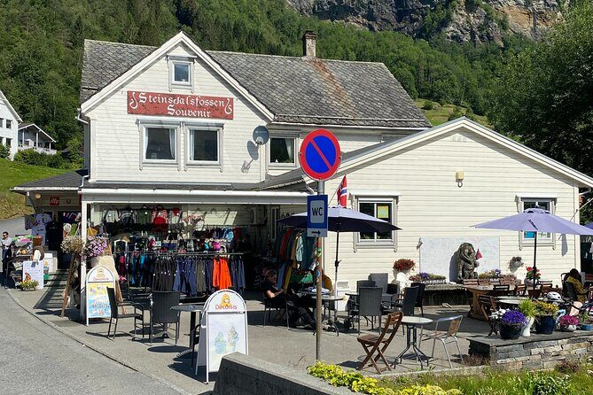 Guided tour to Hardanger Fjord, Waterfalls and Ferry Crossing - FAQ