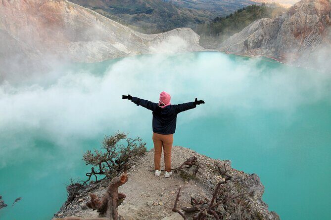 Guided Tour to Ijen Crater Blue Fire - An In-Depth Look at the Ijen Blue Fire Guided Tour