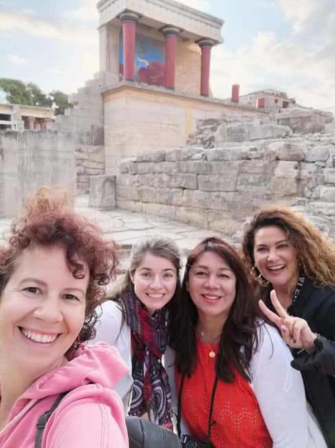 Guided visit of Knossos Palace in Spanish - A Closer Look at the Tour Experience