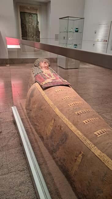 Guided visit of the MET: 2-hour tour in Spanish - Introduction to the MET Tour