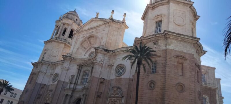 Guided visit on foot through Cádiz: stories from the hand of a local guide - Key Points