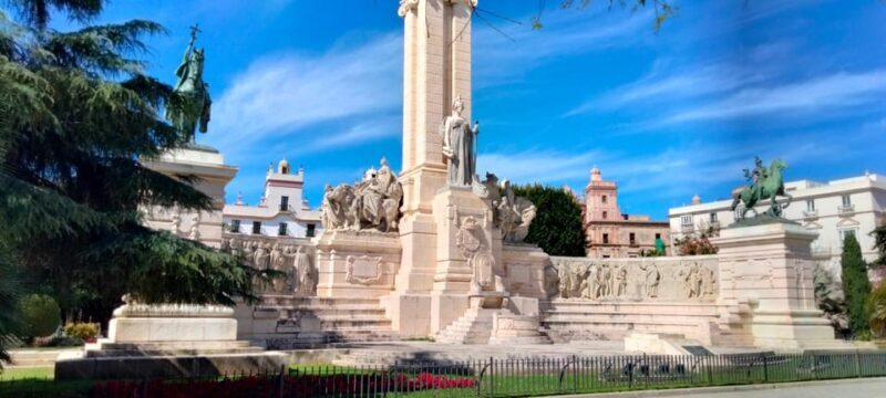 Guided visit on foot through Cádiz: stories from the hand of a local guide - The Experience from the Traveler’s Perspective