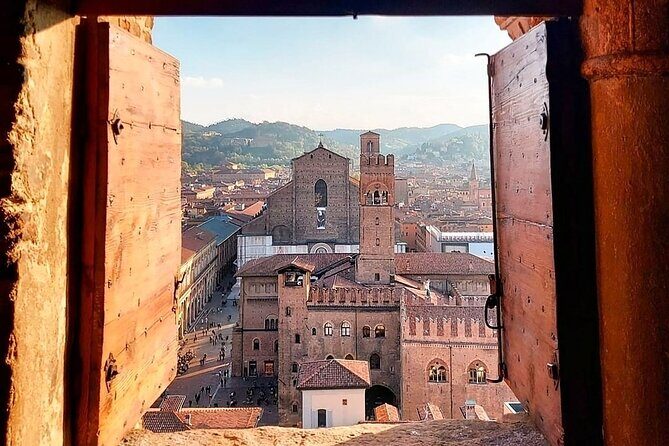 Guided Walking Tour in Bologna - Via Pescherie Vecchie: A Taste of Authenticity