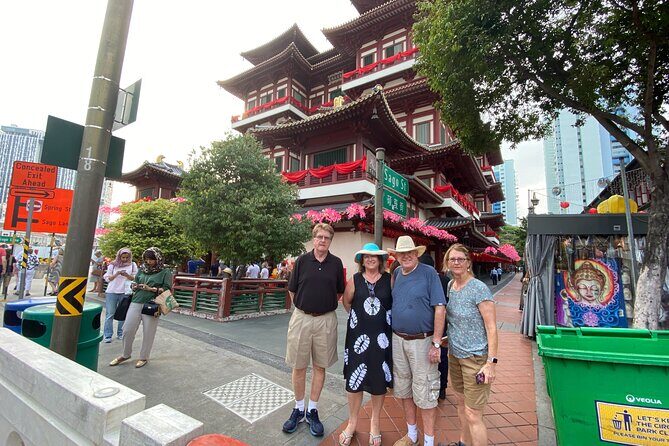 "Guided walking tour in German, utilizing public transportation. - Introduction and Logistics