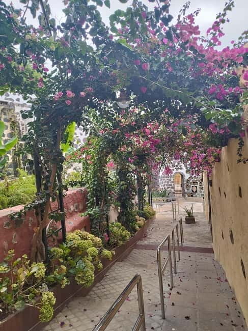 Guided walking tour in La Orotava 1:30 min, Tenerife - FAQs