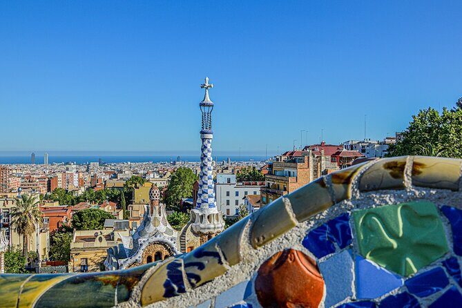 Guided Walking Tour in Park Güell and Sagrada Familia - Key Points