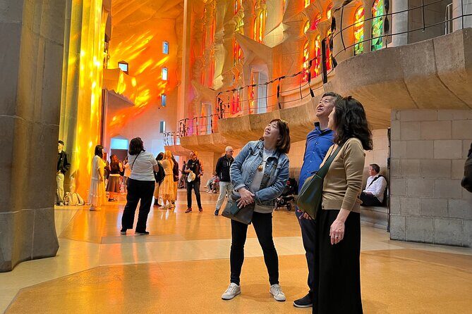 Guided Walking Tour in Park Güell and Sagrada Familia - Exploring the Day: Step by Step