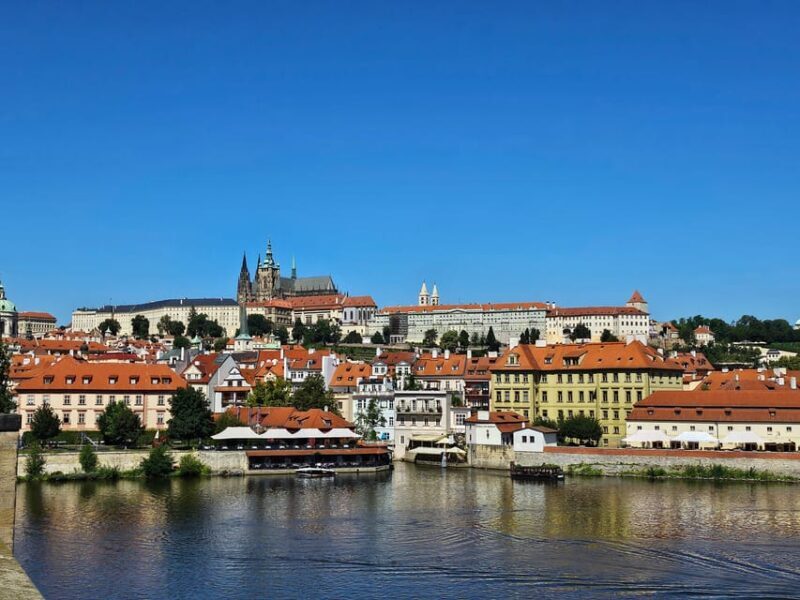 Guided walking tour Prague: include Prazskiy Castle - Overview and First Impressions