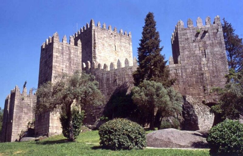 Guimarães Tour(4Hours): From Oporto;City Tour- Half Day Trip - Authentic Experiences & Genuine Impressions