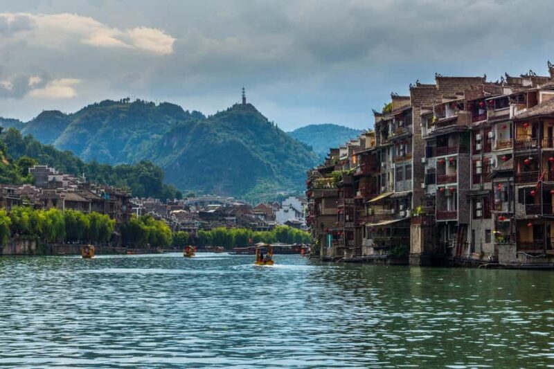 Guiyang 2-day Tour: Zhenyuan Ancient Town & Fanjing Mountain - Exploring Zhenyuan Ancient Town
