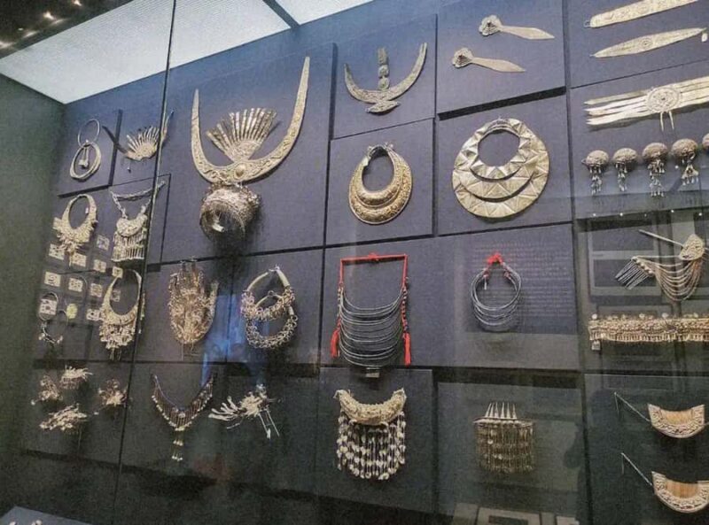 Guiyang: Qingyan Ancient Town & Batik-Making Tour - Key Points