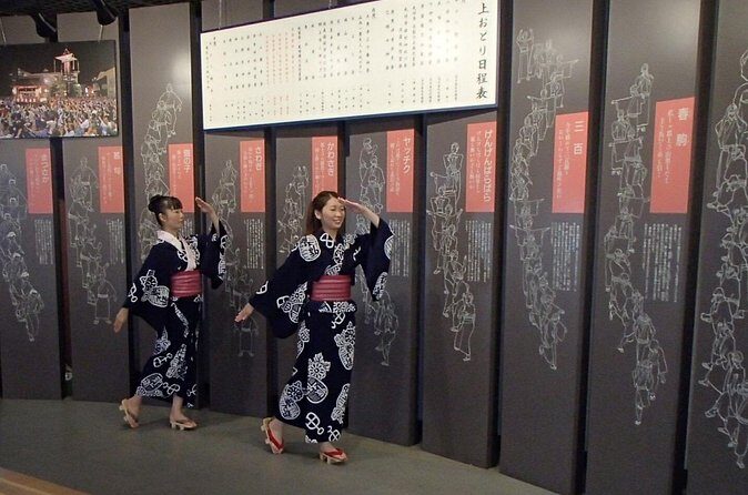 Gujo Hachiman Castle Town Stroll | Edo Streets & Sampuru Crafting - A Step Back in Time: Exploring Gujo Hachiman