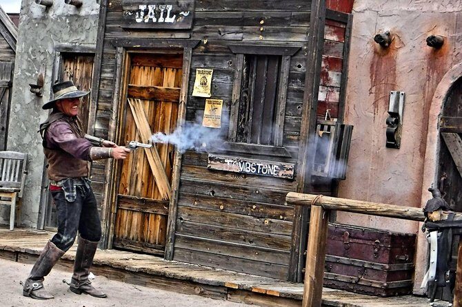 Gunfight Show Old Tombstone - The Setting: Old Tombstone Western Theme Park