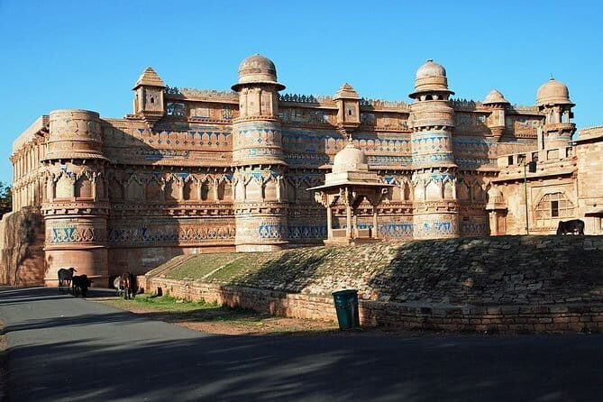 Gwalior Orchha Historic town Day Tour private - The Sum Up