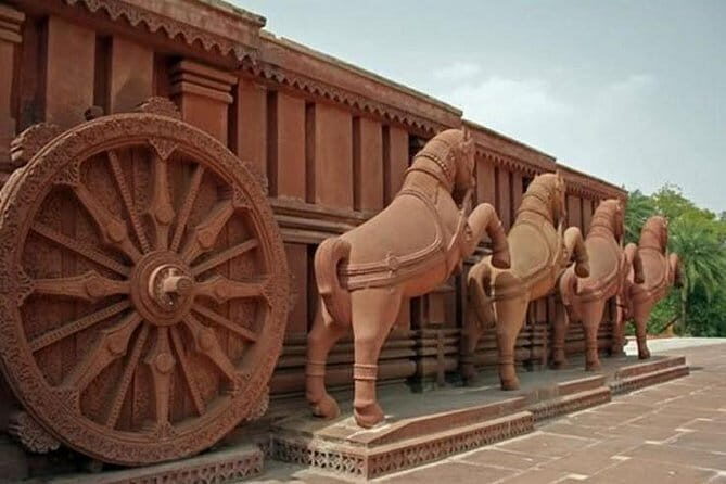 Gwalior tour with beautiful sites of historical monuments - FAQ