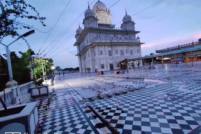 Gwalior tour with fort & beautiful palaces. - Key Points