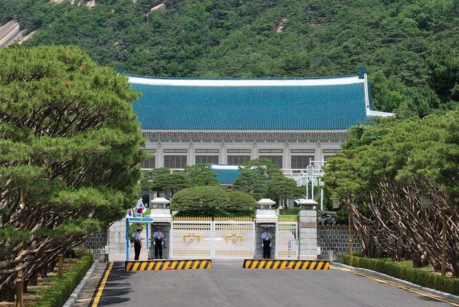 Gyeongbok Palace and Korean Folk Village Tour - Who Should Sign Up?