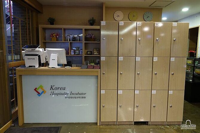 Gyeongbokgung Palace Hanbok Rental Experience Hanboknam () - Authenticity and Photo Opportunity