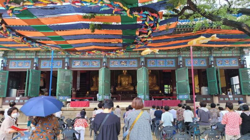 Gyeongbokgung Palace, Jogyesa Temple and Bukchon village - The Sum Up