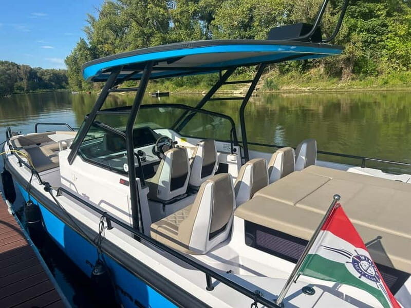 Gyr: 2-Hour Private Boat Sightseeing Tour - Key Points