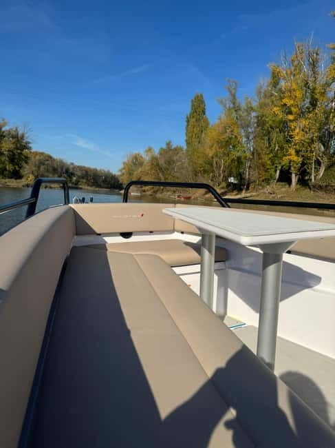 Gyr: 2-Hour Private Boat Sightseeing Tour - Who Is This Tour Best For?