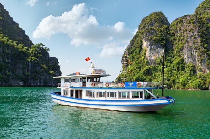 Ha Long Bay Cruise Day Tour with lunch, kayaking, surprise cave & titop island - A Close Look at the Experience