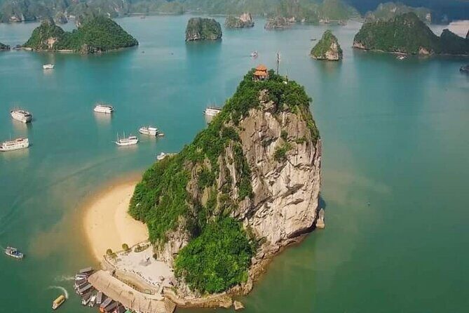 Ha Long Bay Cruise Day Tour with lunch, kayaking, surprise cave & titop island - Who Should Consider This Tour?