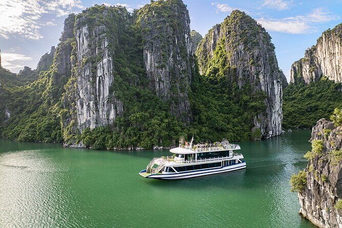 Ha Long Bay Luxury Cruise from Hanoi with Jacuzzi & Local Lunch - Key Points