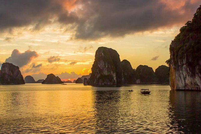 Ha Long Bay Luxury Day Cruise  Jacuzzi, Kayaking, Party & Buffet - A Complete Look at the Ha Long Bay Luxury Day Cruise