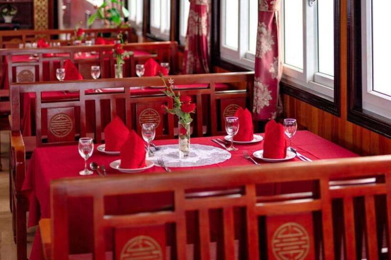 Ha Long Bay Small Deluxe Cruise Day Trip With Kayak & Lunch - How is the Experience Organized?