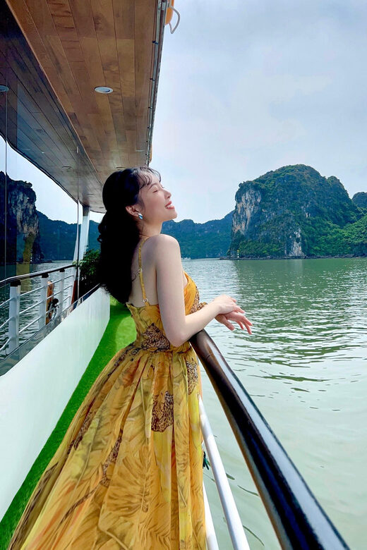 Ha Long full day trip ;Sung Sot cave, Titov island, kayaking - The Itinerary Breakdown: A Day in Ha Long Bay