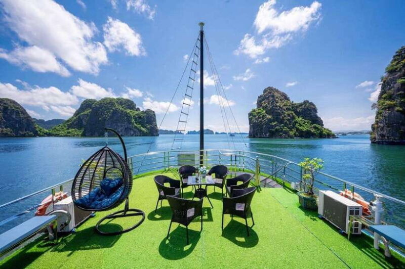Ha Long Luxury Cruise with Kayaking, Swimming and Lunch - Key Points