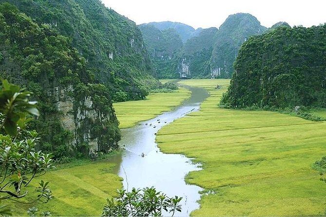 Ha Noi: Full-day Tam Coc River Adventure - Midday: Tasty Lunch at a Riverside Restaurant