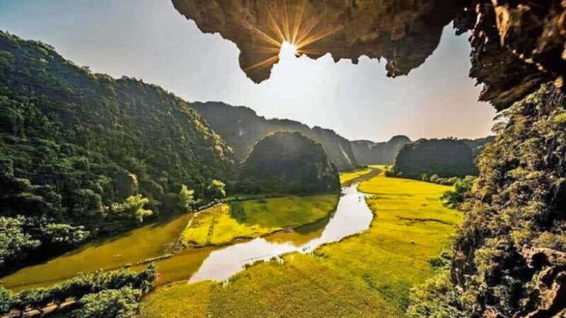 Ha noi: Ninh Binh- Halong on land: Hoa Lu, Tam Coc, Mua Cave - Key Points