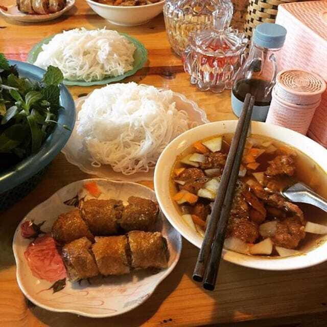 Ha Noi tasting street food tour and the Train street - What Past Travelers Say