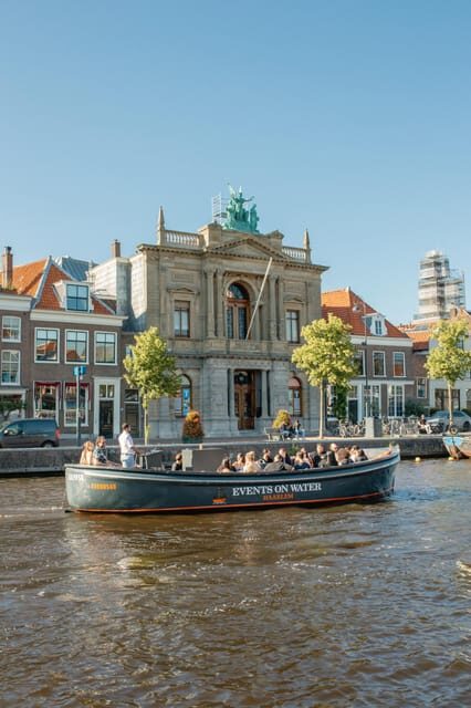 Haarlem: Sightseeing Boat Tour with Snacks and Drinks - Key Points