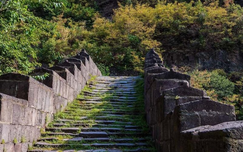 Haghpat, Sanahin & Odzun, Mendz Er or Zarni - Parni Caves - The Sum Up