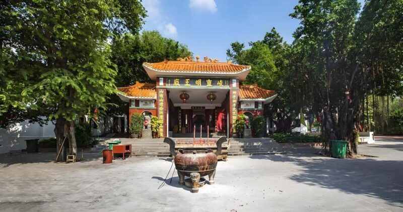Hainan: Xiantian Village, Junling Temple, & Qizi Bay Tour - Key Points