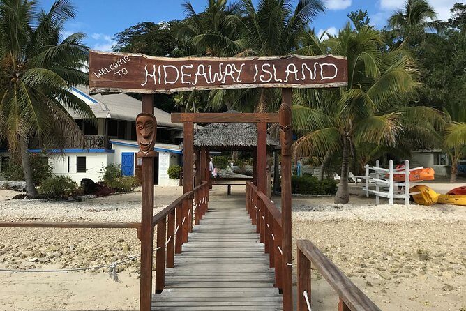 Half Day Blue Lagoon & Eden + Duty free shop'g Tour - Shopping at the Duty-Free Shop
