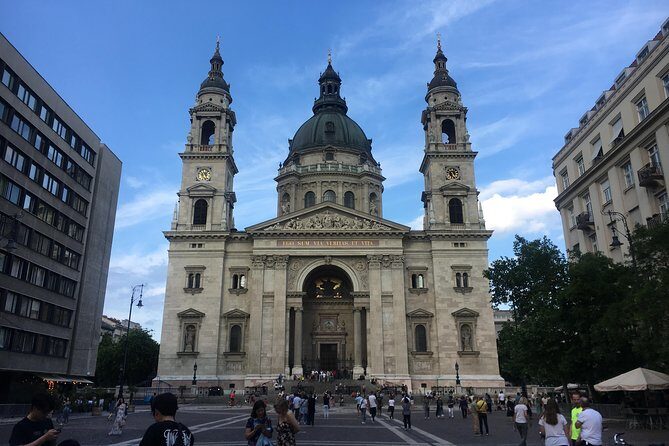 Half day Budapest city tour by car / minivan - Authenticity and Comfort: The Private Guide and Vehicle