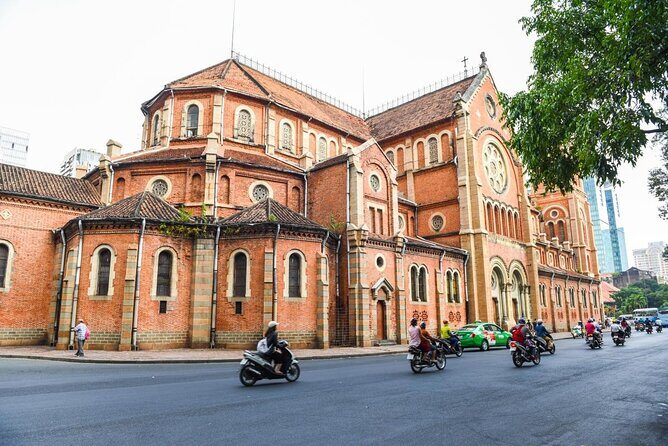 Half Day City Private Tour of Saigon's Morning Charm - A Detailed Look at the Half Day City Private Tour of Saigons Morning Charm