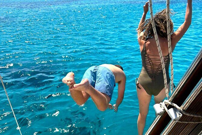 Half day cruise between the Turquoise Shades with Paros Sail - Who Will Love This Cruise?