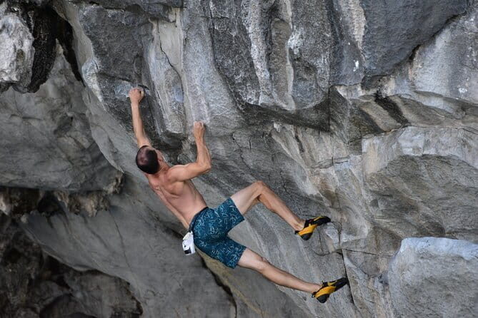 Half day Deep Water Solo - Review of the Half Day Deep Water Solo on Cat Ba