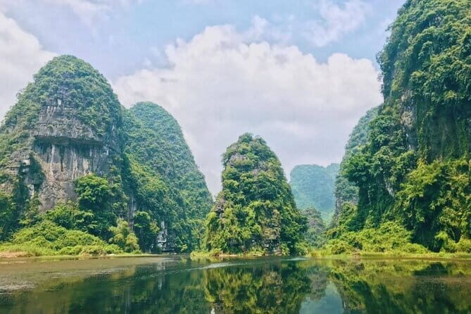 Half Day Guided Bike and Boat Tour in Hoa Lu, Ninh Binh - A balanced look at the Hoa Lu and Ninh Binh experience