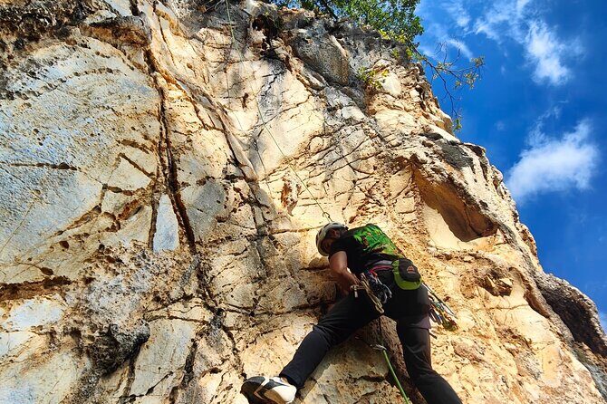 Half Day Guided Multi-Pitch Climbing in Gunung Keriang - The Rappelling and Return