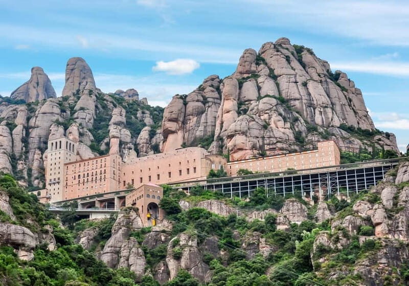 Half-Day Guided Tour of Montserrat & Sagrada Familia - Authentic Experiences: What Travelers Say
