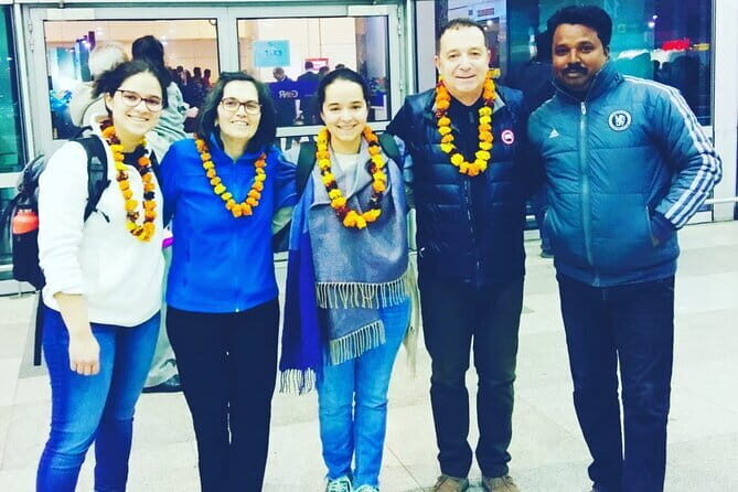 Half Day Jaipur Shopping Tour With Local Shopping Consultant - Who Should Consider This Tour?